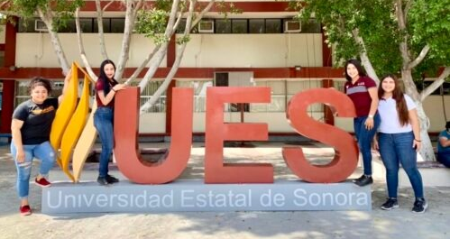 Estudian "online" alumnos de UES – El 5to Poder